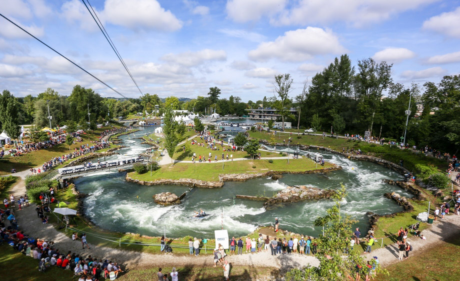 Pau releases book of their 2017 World Championships | ICF - Planet Canoe