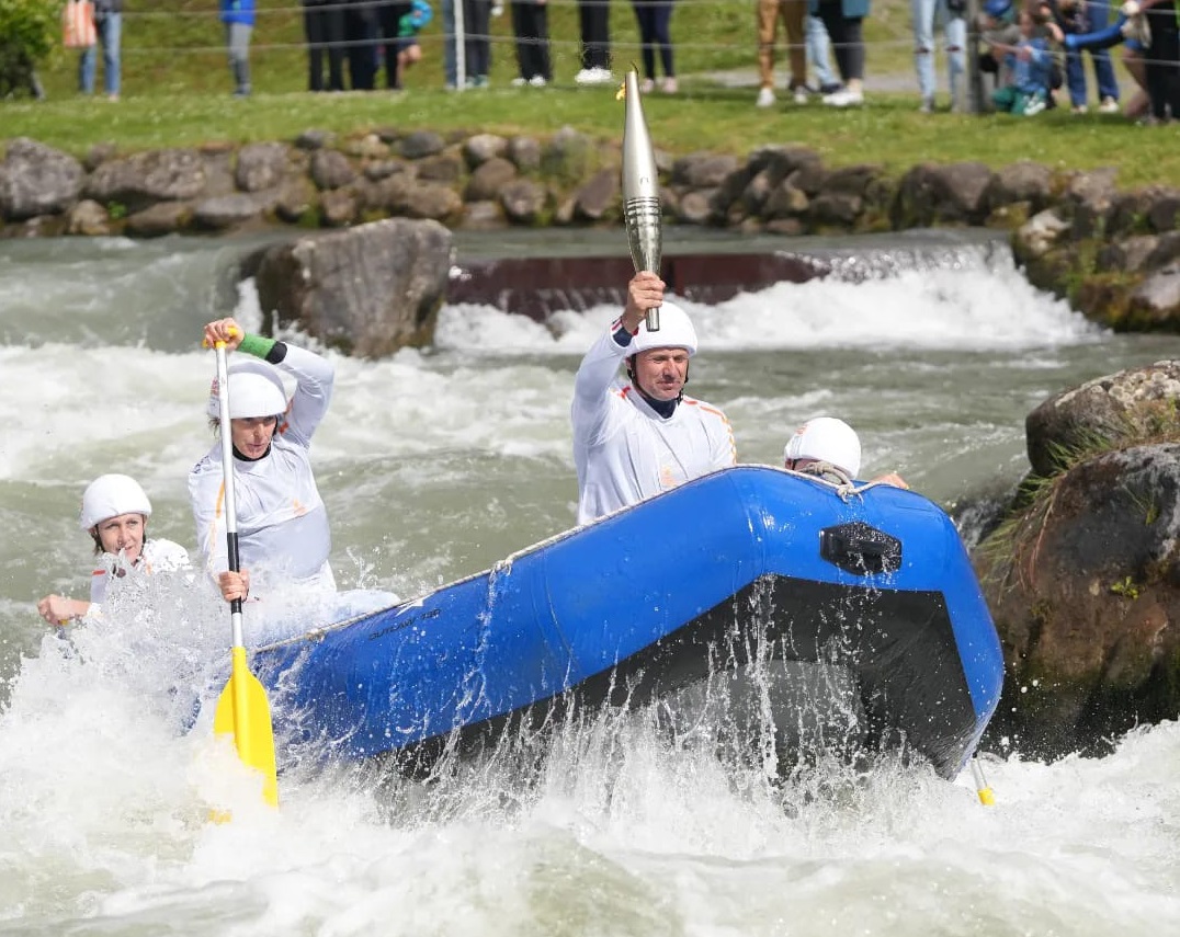 Estanguet family enjoy "magical" day in Pau for Paris 2024 torch relay ...